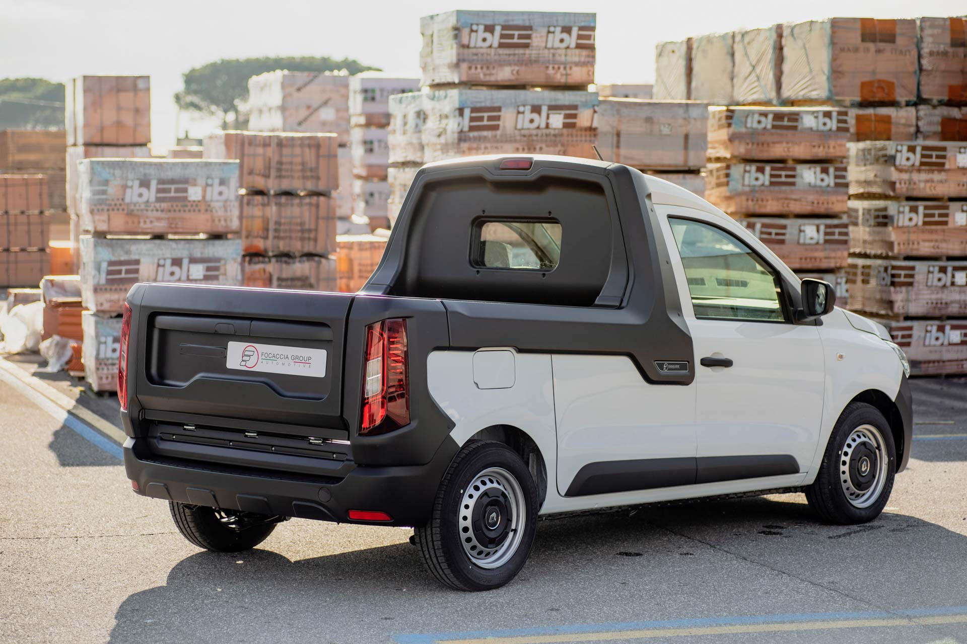 PICK UP EXPRESS RENAULT, ÉQUIPEMENT DE FOCACCIA GROUP - Focaccia Group